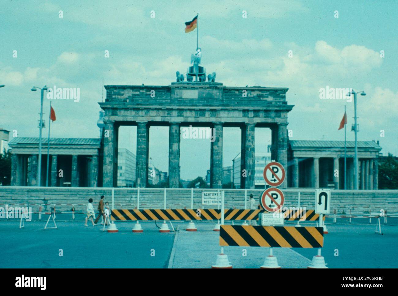 The Brandenburg Gate and the Berlin Wall, Germany 1960s Stock Photo - Alamy