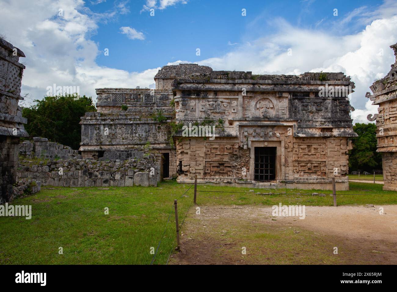 Part of the old Mayan Royal Palace in Chichen Itza Stock Photo - Alamy