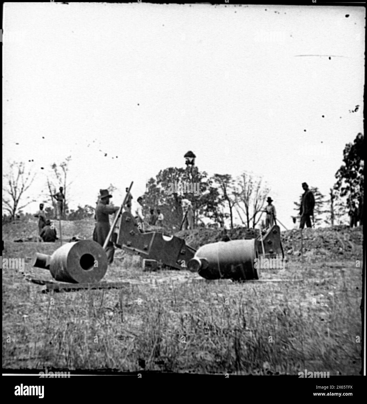 James River, Va. Work party and mortars at "Butler's Crow's Nest ...