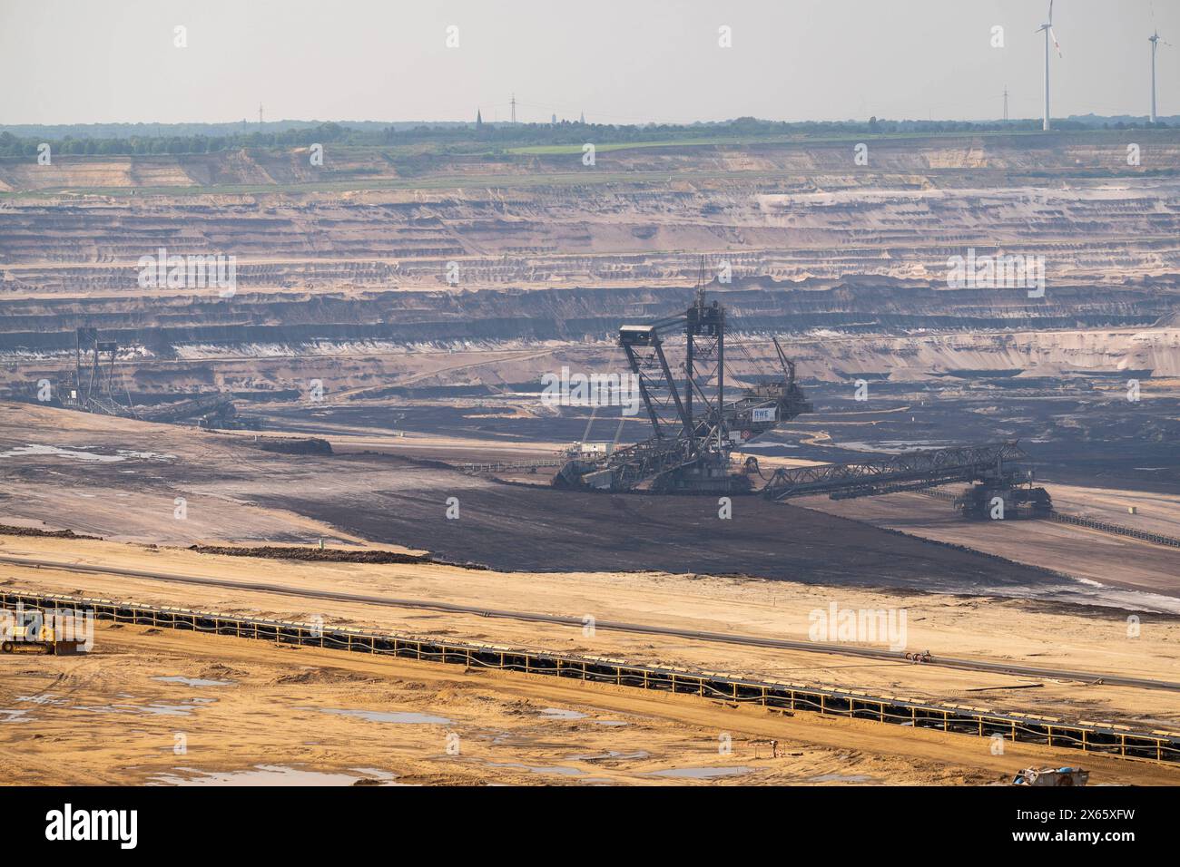 Schaufelradbagger Bagger 285 im Braunkohle-Tagebau Garzweiler, am 11.06 ...