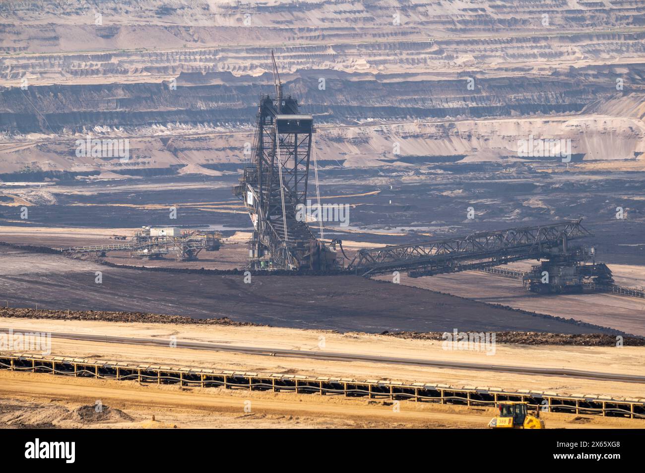 Schaufelradbagger Bagger 285 im Braunkohle-Tagebau Garzweiler, am 11.06 ...
