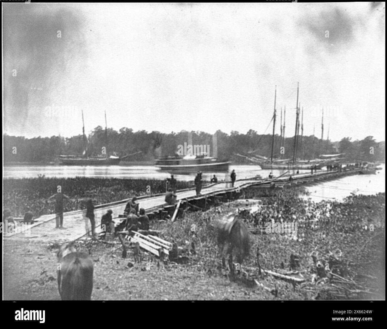 Pontoon bridge civil war hi-res stock photography and images - Alamy