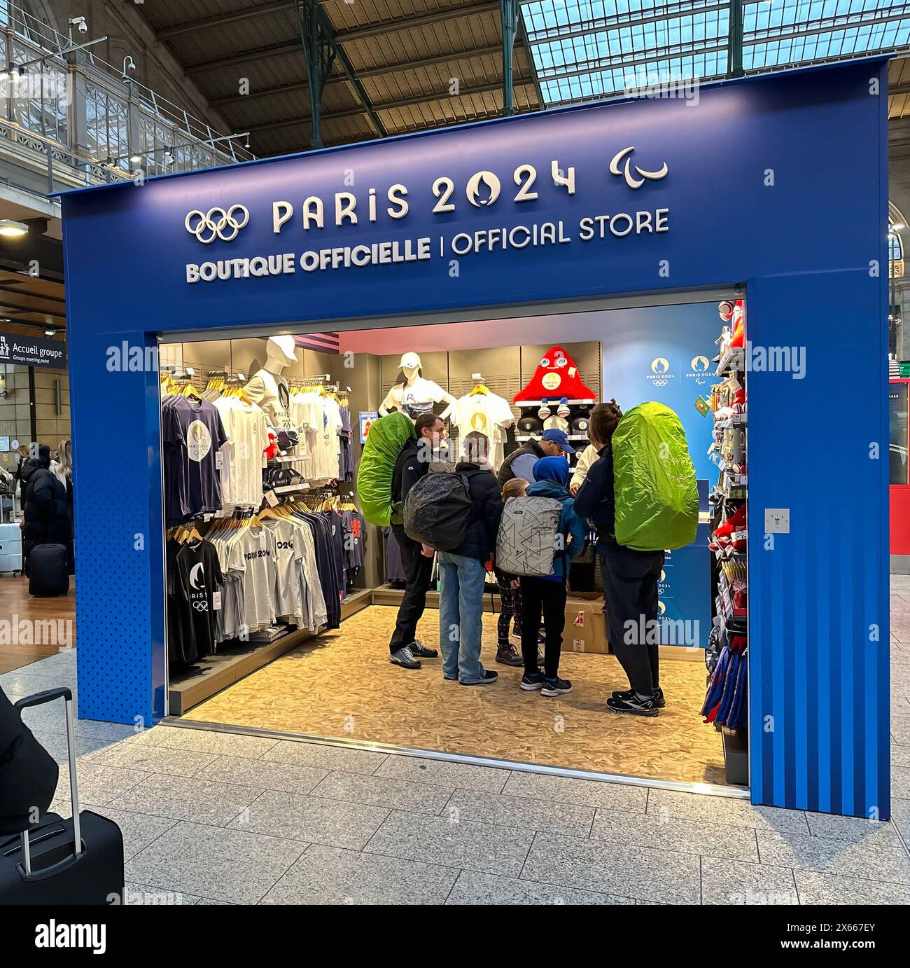 FRANCE. PARIS (75) PARIS 2024 OFFICIAL STORE. SOUVENIRS OF THE OLYMPIC ...
