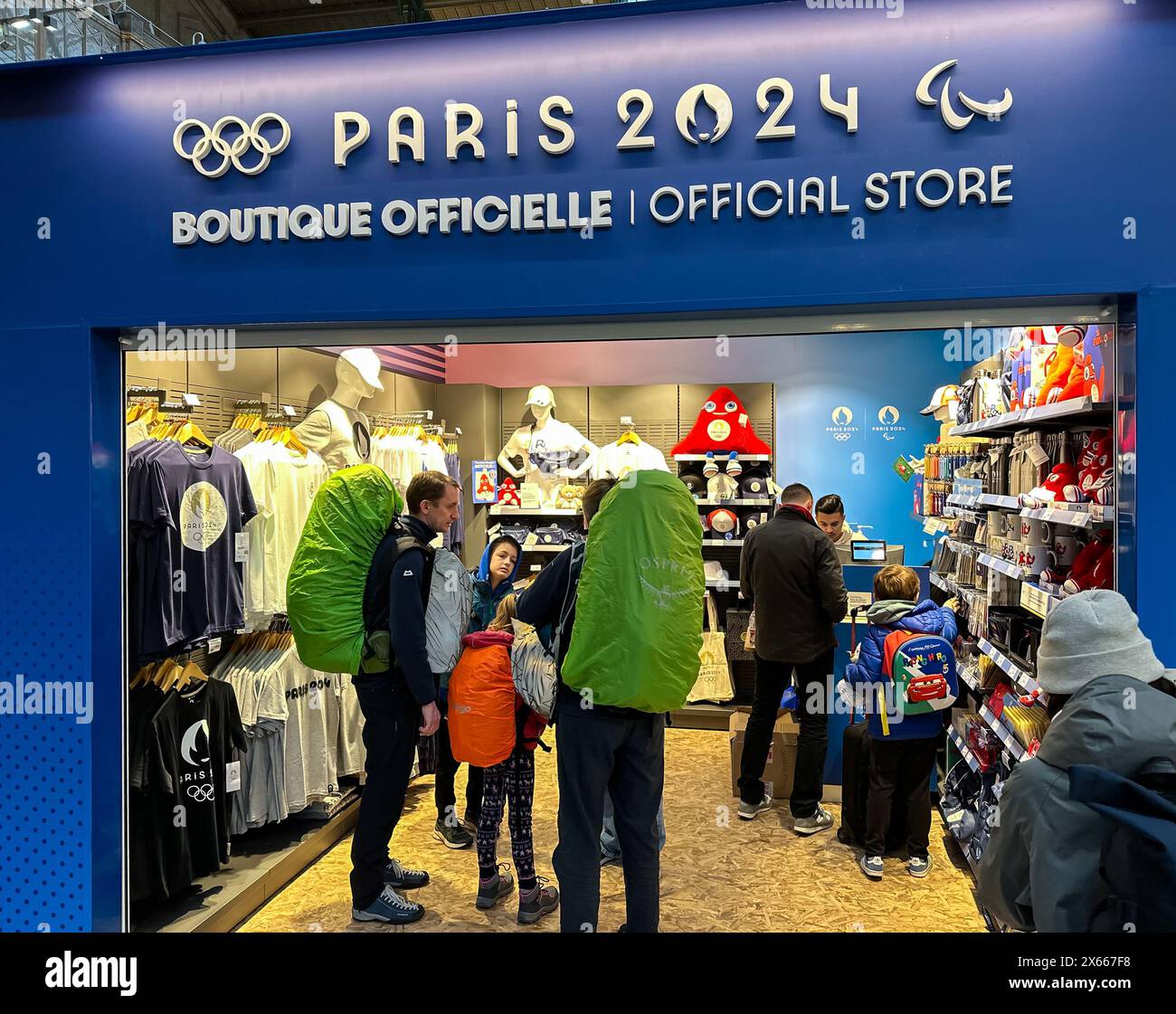 FRANCE. PARIS (75) PARIS 2024 OFFICIAL STORE. SOUVENIRS OF THE OLYMPIC ...