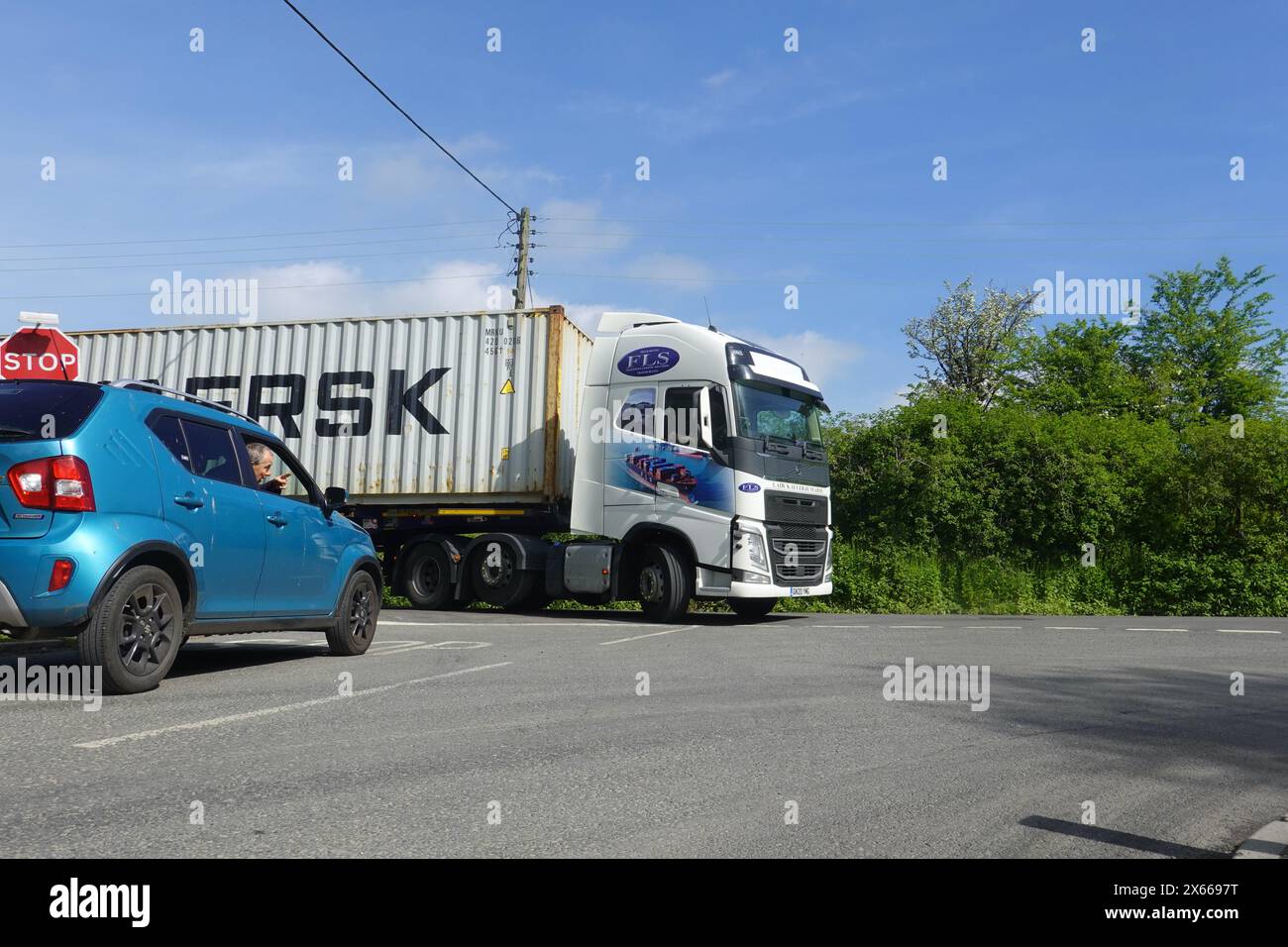 A Maersk lorry prepares to make a right-handed turning in Thornsett ...
