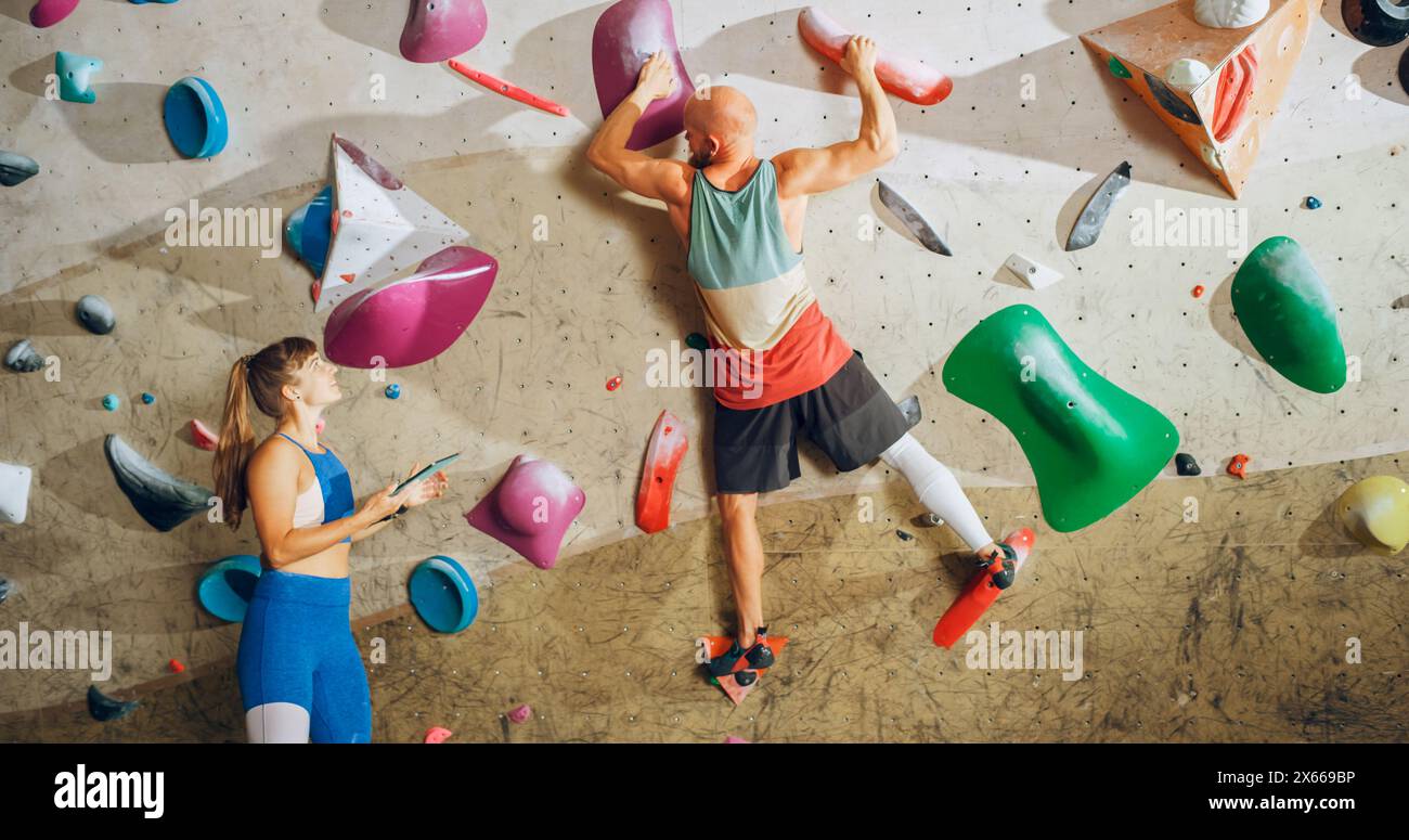 Instructor giving lesson climber hi-res stock photography and images ...