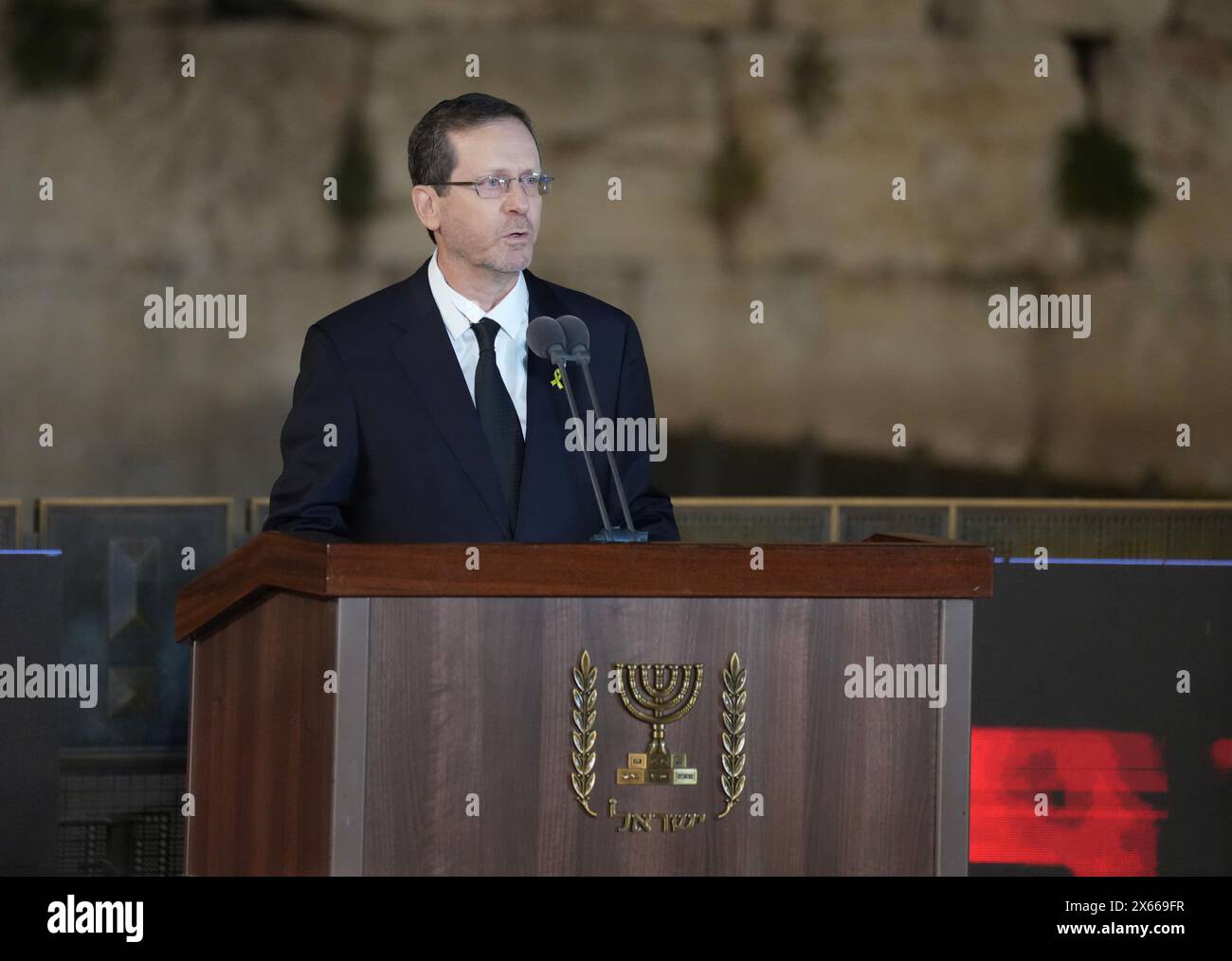 Israelis observe two minutes of silence as air raid sirens sound to ...