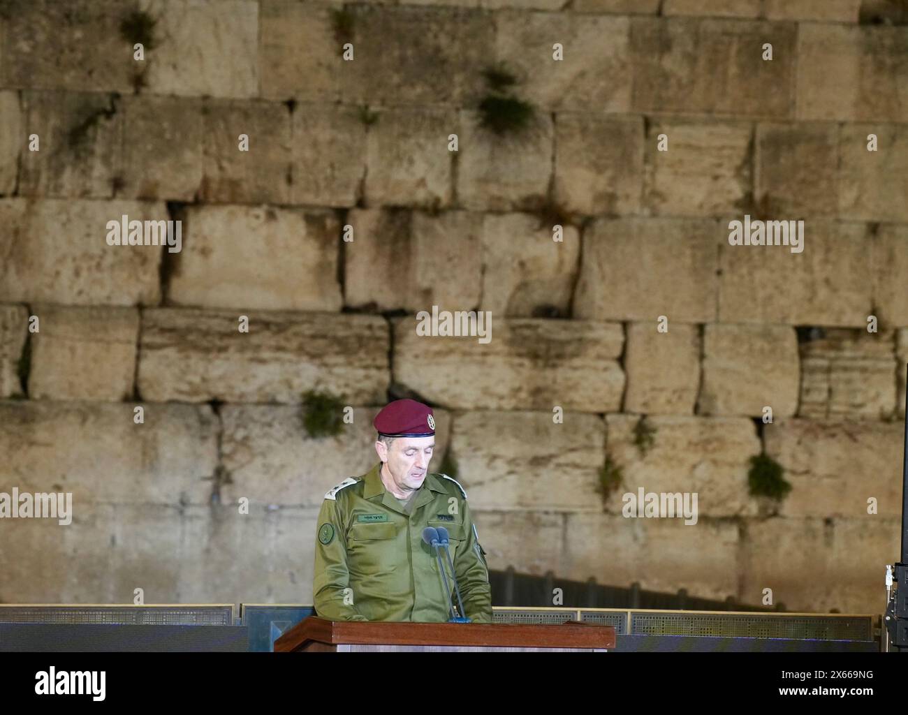 Israelis observe two minutes of silence as air raid sirens sound to ...