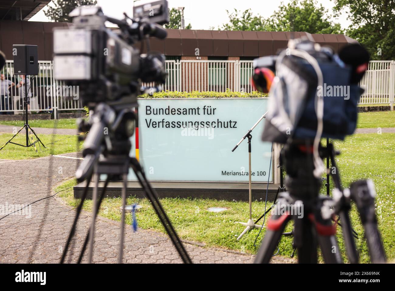 Cologne, Germany. 13th May, 2024. TV cameras stand in front of the ...