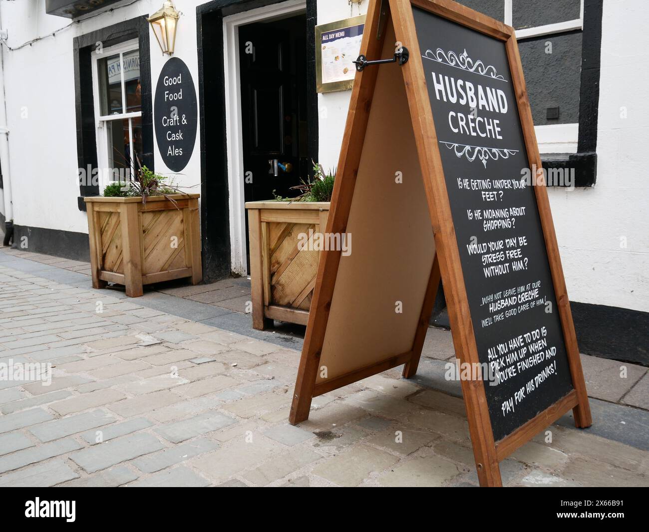 Husband creche pub sign hi-res stock photography and images - Alamy