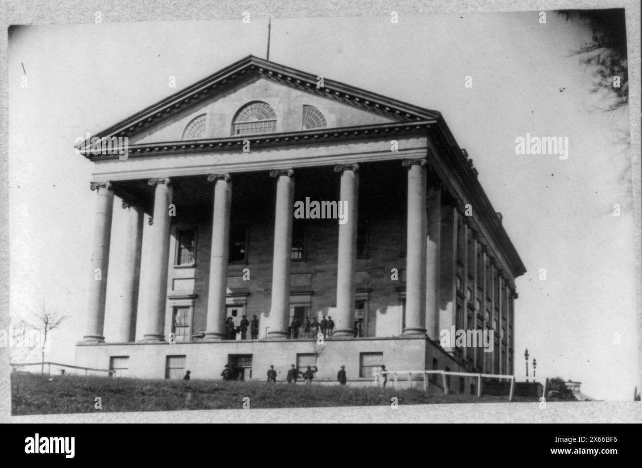 Archival state capitol building hi-res stock photography and images - Alamy