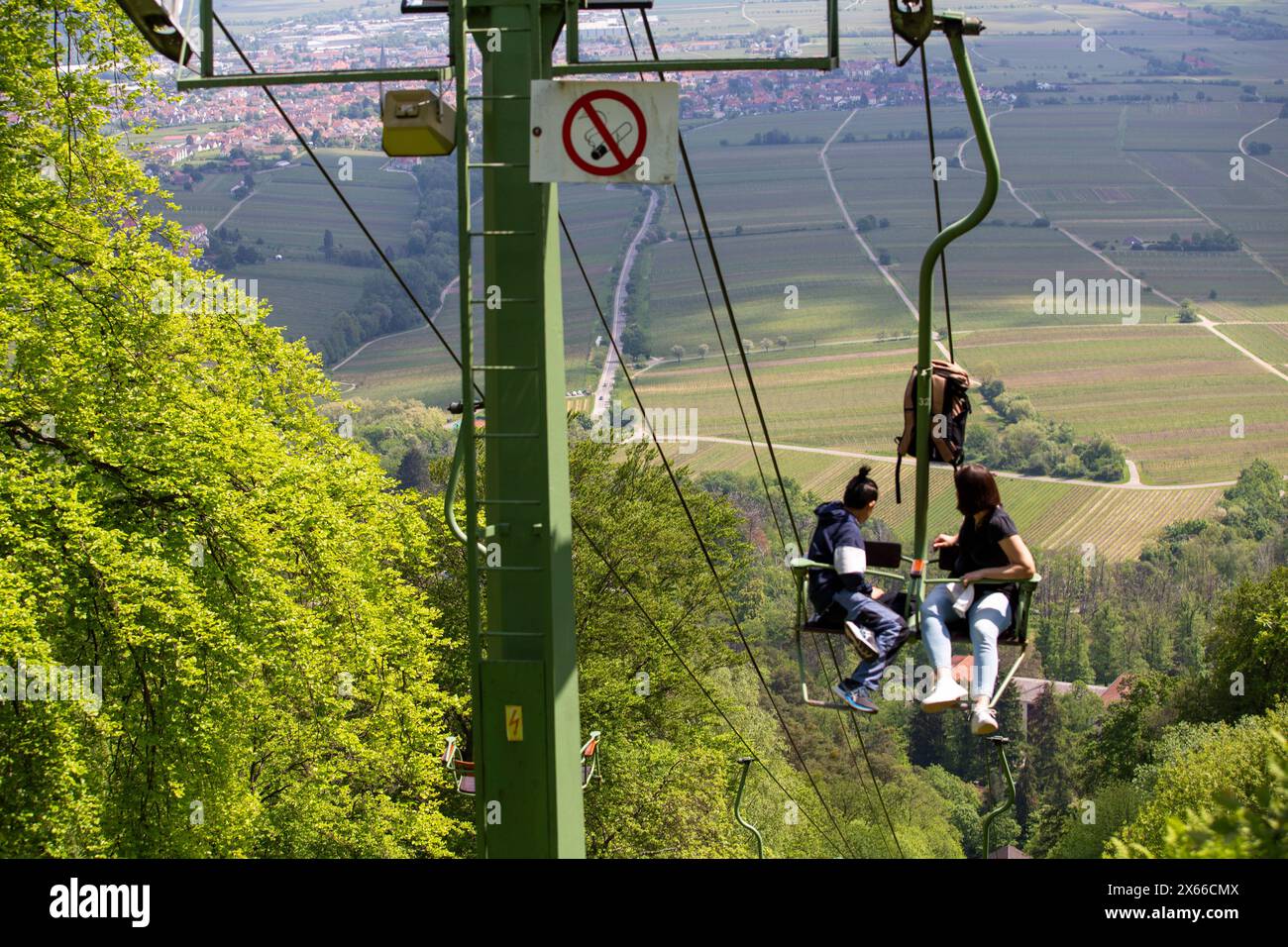 Edenkoben, 09. Mai 2024: Rietburgbahn Edenkoben. Der Sessellift ist der ...
