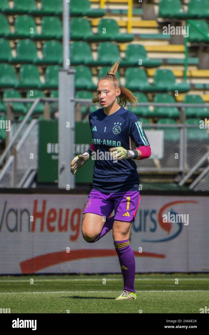 Bingoal Stadion, May 11th 2024: Regina van Eijk (K) #1 before the ...
