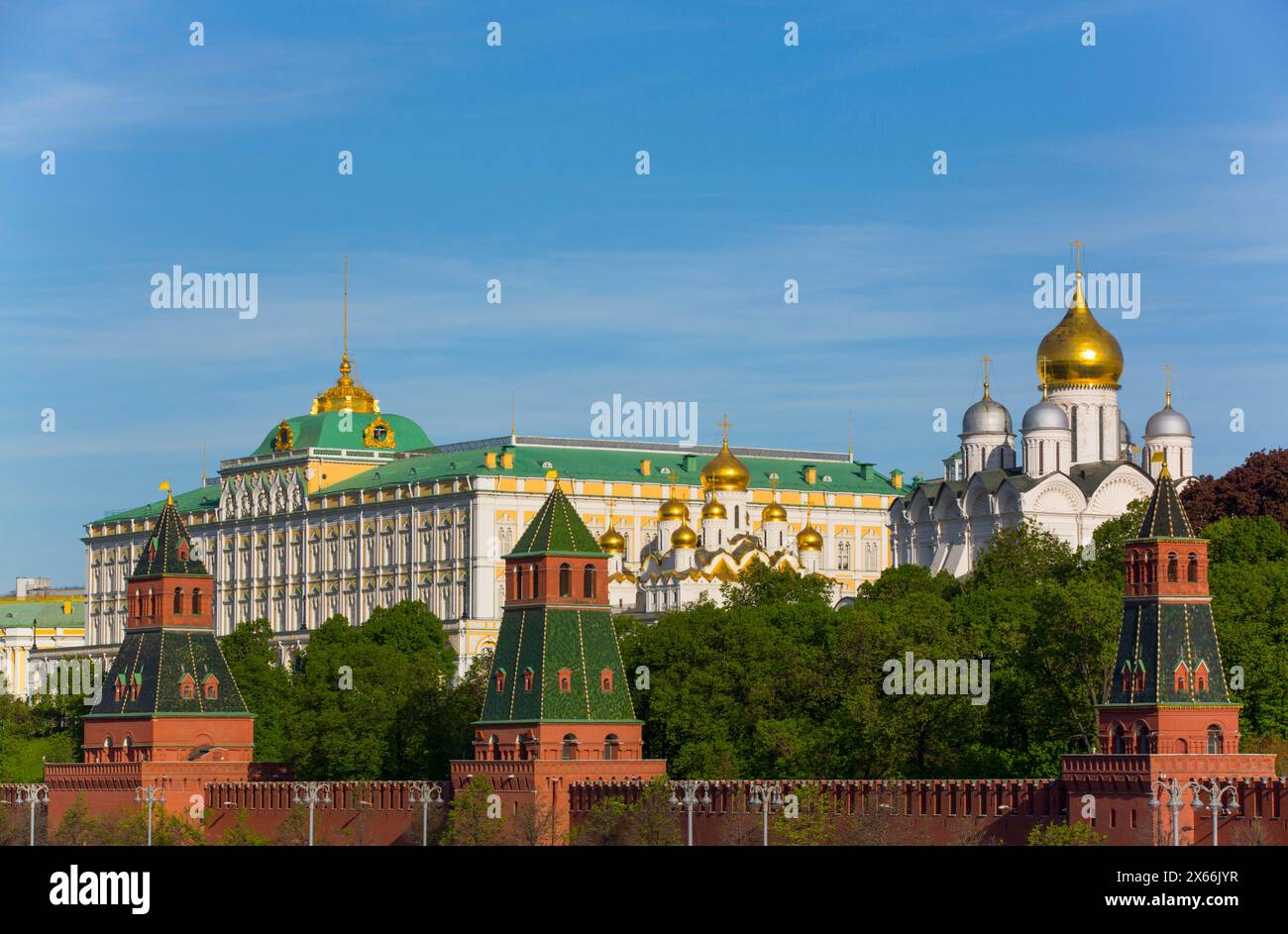 The Grand Kremlin Palace (left), Kremlin, UNESCO World Heritage Site ...