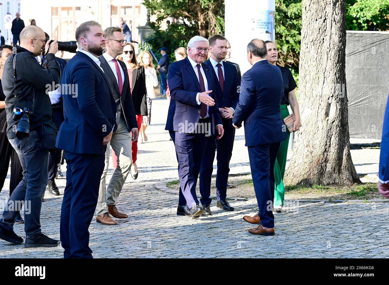 Frank-Walter Steinmeier bei der Ankunft am Gerhart-Hauptmann-Theater ...