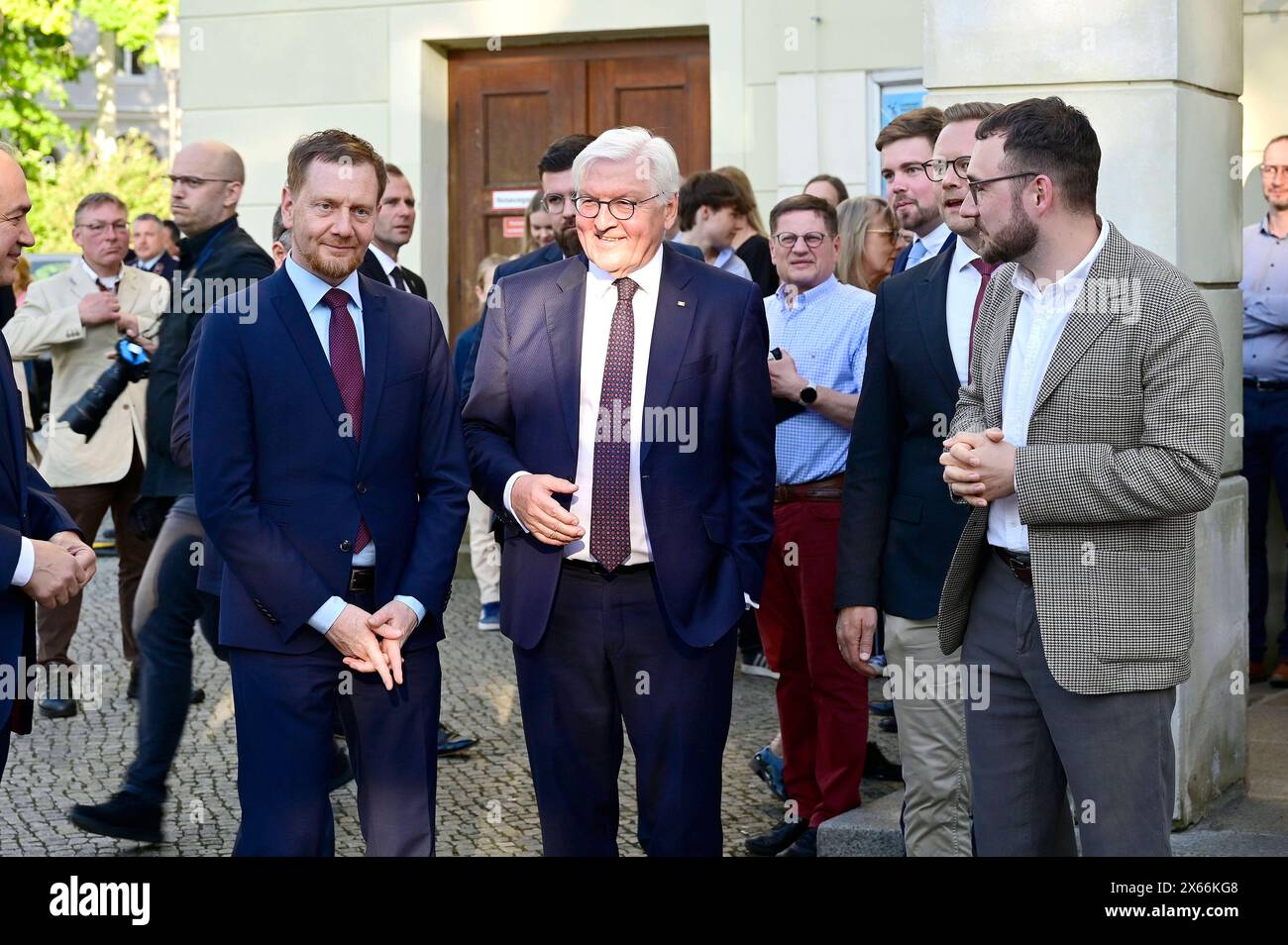 Michael Kretschmer, Frank-Walter Steinmeier und Lukas Rietzschel vor ...