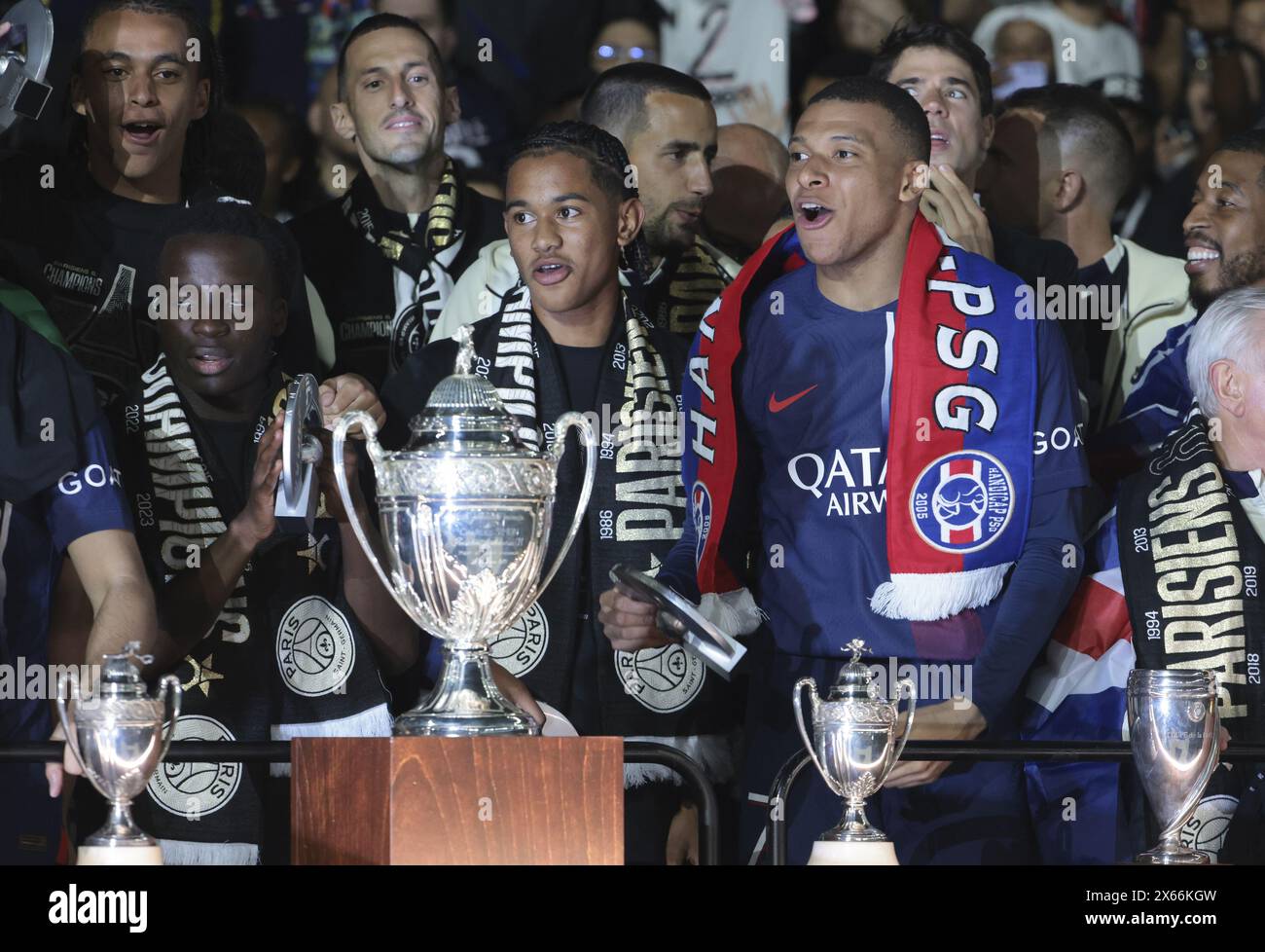 Yoram Zague, Senny Mayulu, Kylian Mbappe of PSG and teammates celebrate ...
