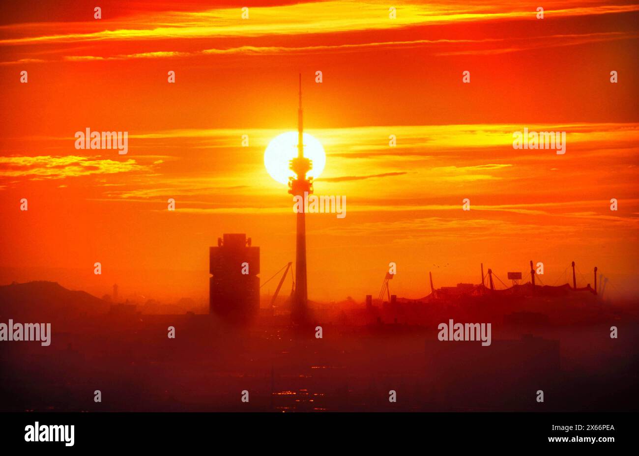 Der Olympiaturm in München wird am 1.Juni 2024 für zwei Jahre bis Mai ...