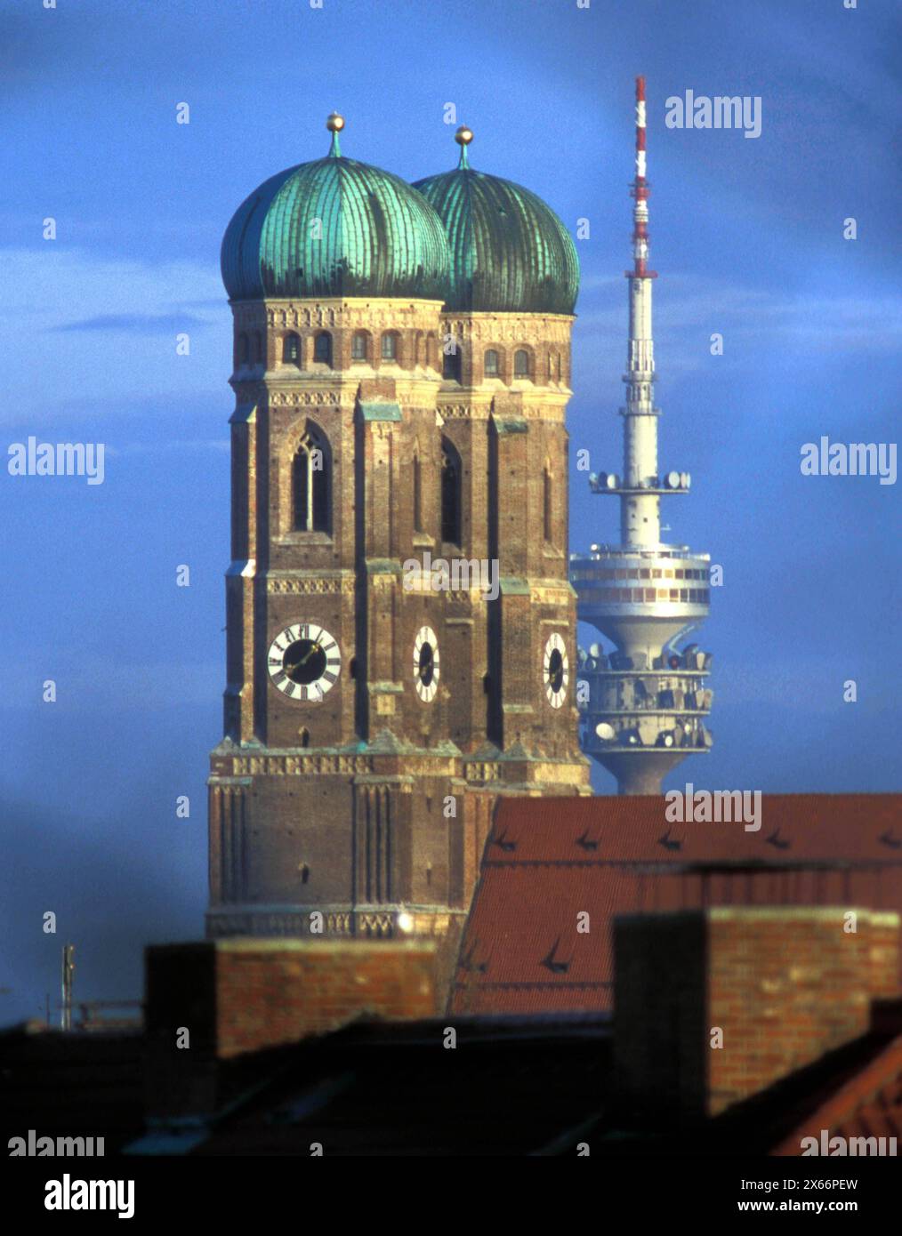 Der Olympiaturm in München wird am 1.Juni 2024 für zwei Jahre bis Mai ...