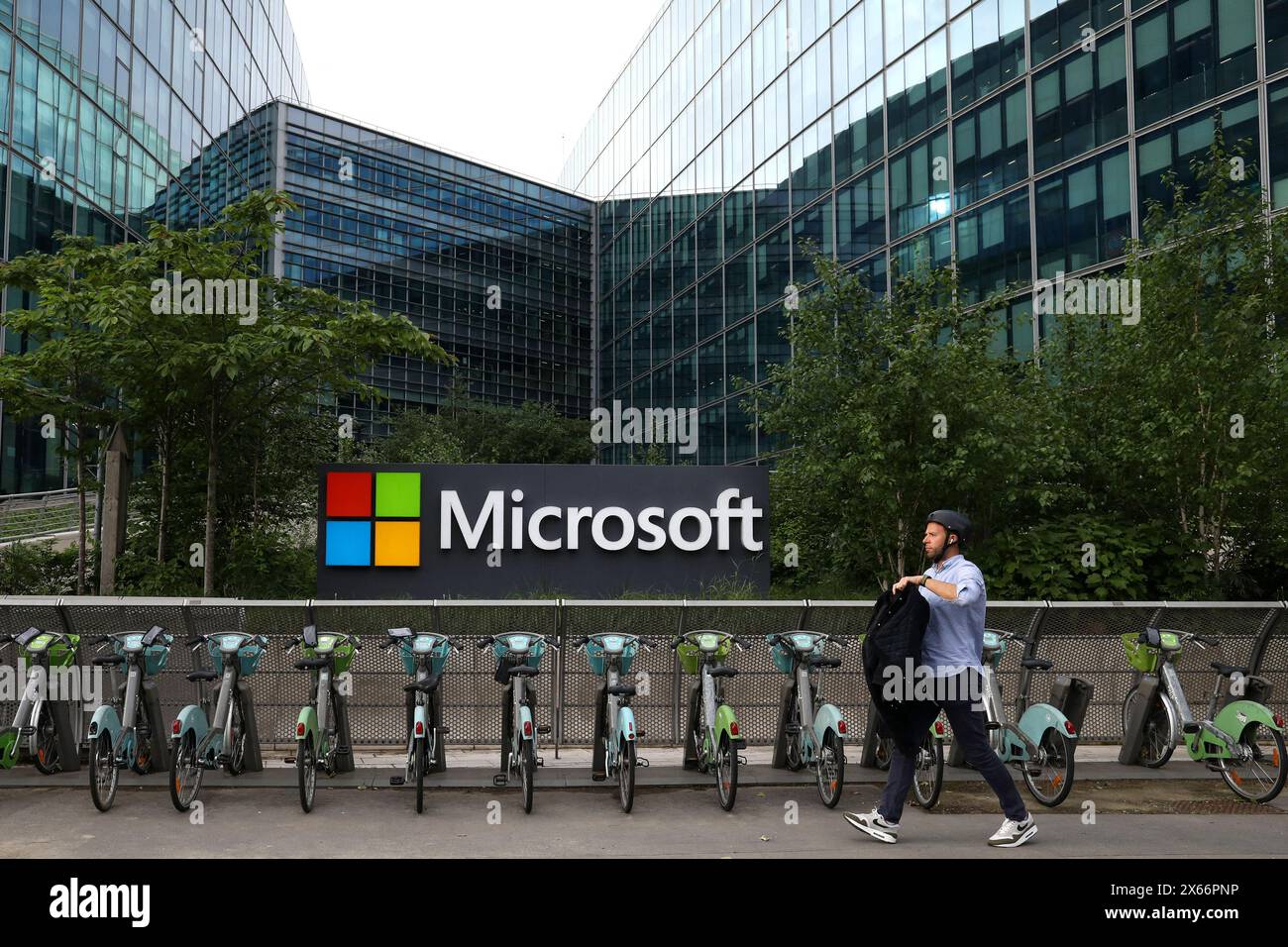 Microsoft headquarters paris hi-res stock photography and images - Alamy