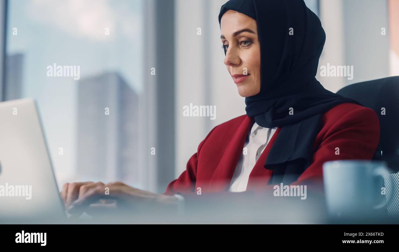 Close-up Portrait of Gorgeous Muslim Businesswoman Wearing Burka ...