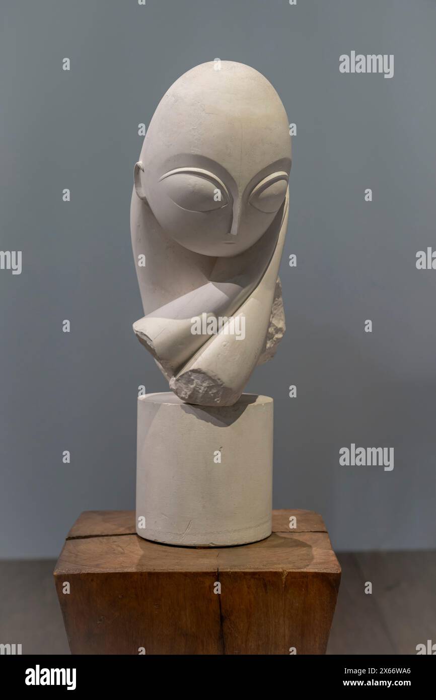 Paris, France - 05 09 2024: Miss Pogany sculpted by Brancusi Stock ...