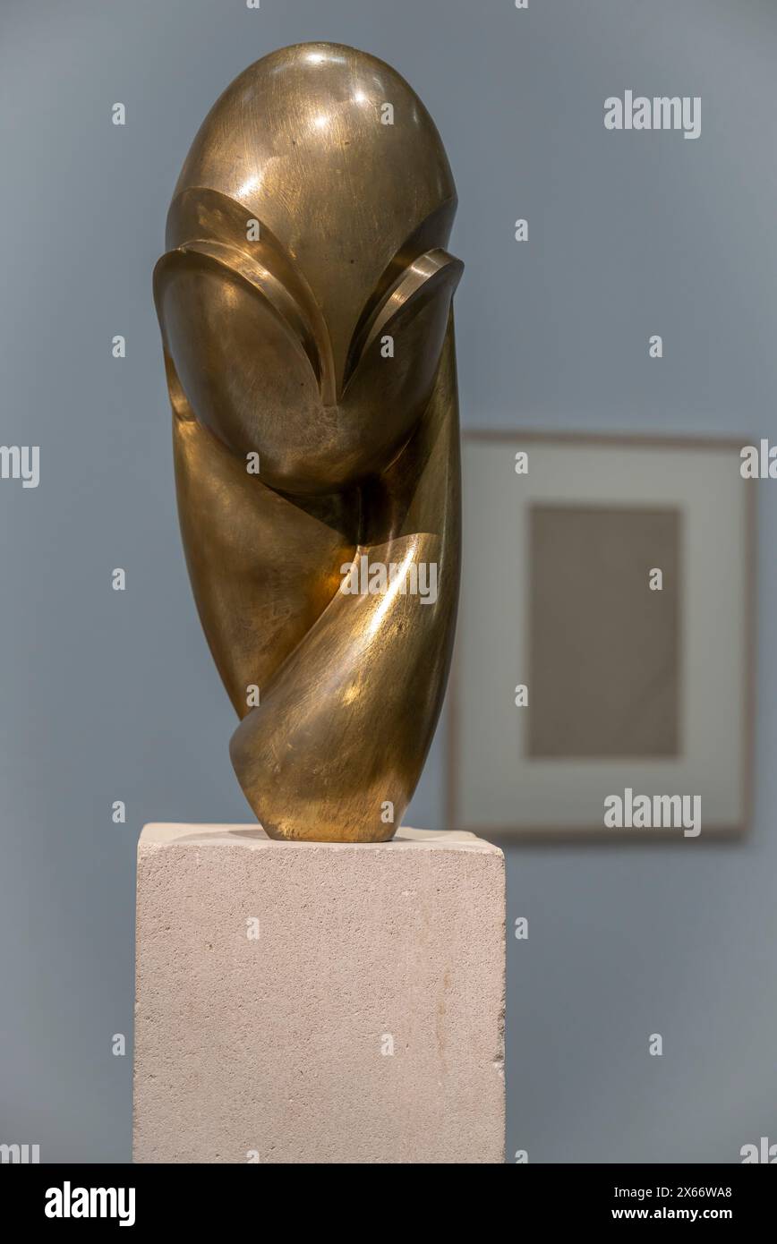 Paris, France - 05 09 2024: Miss Pogany sculpted by Brancusi Stock ...