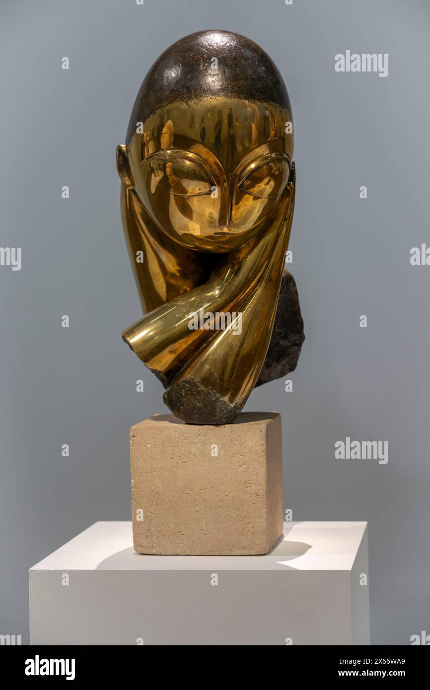 Paris, France - 05 09 2024: Miss Pogany sculpted by Brancusi Stock ...