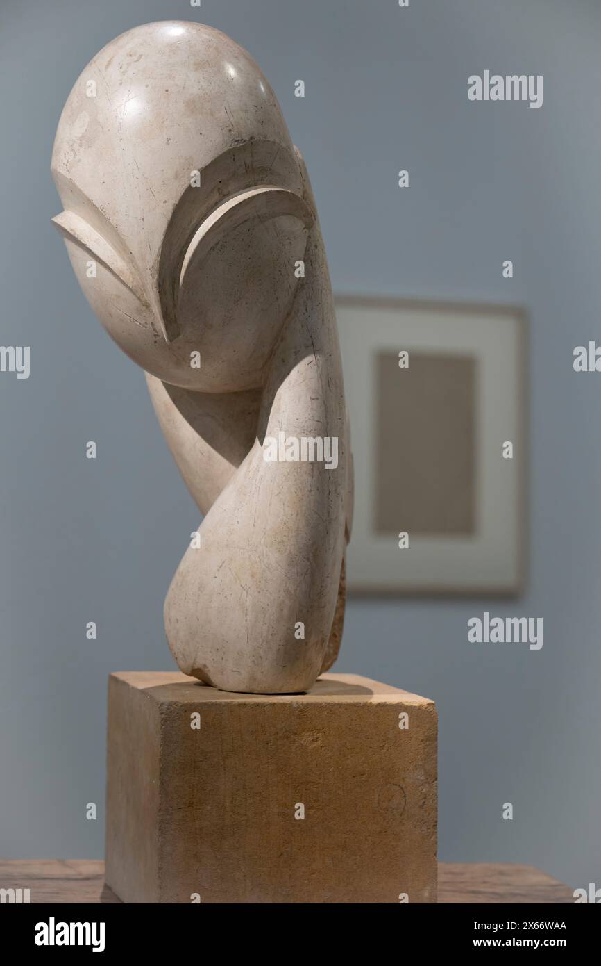 Paris, France - 05 09 2024: Miss Pogany sculpted by Brancusi Stock ...