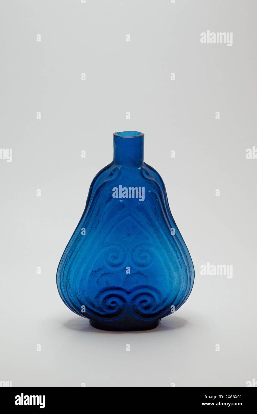 Cobalt blue bottle hi-res stock photography and images - Alamy