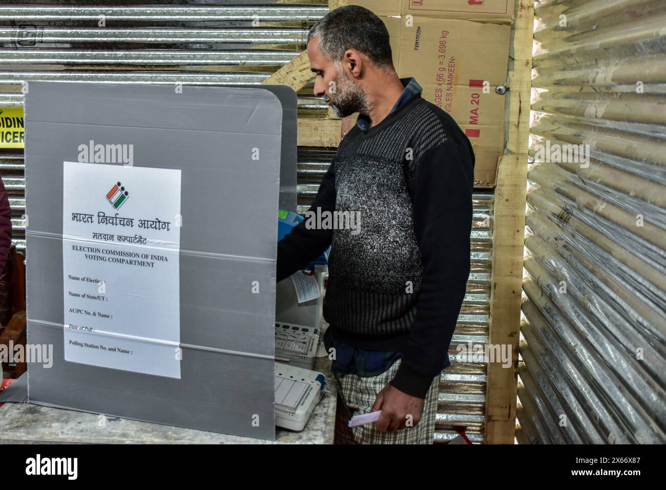 Kashmir, India. 13th May, 2024. A Kashmiri man casts his vote at a ...