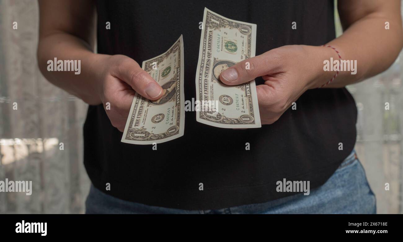 close-up of a hand counting paper money Stock Photo - Alamy