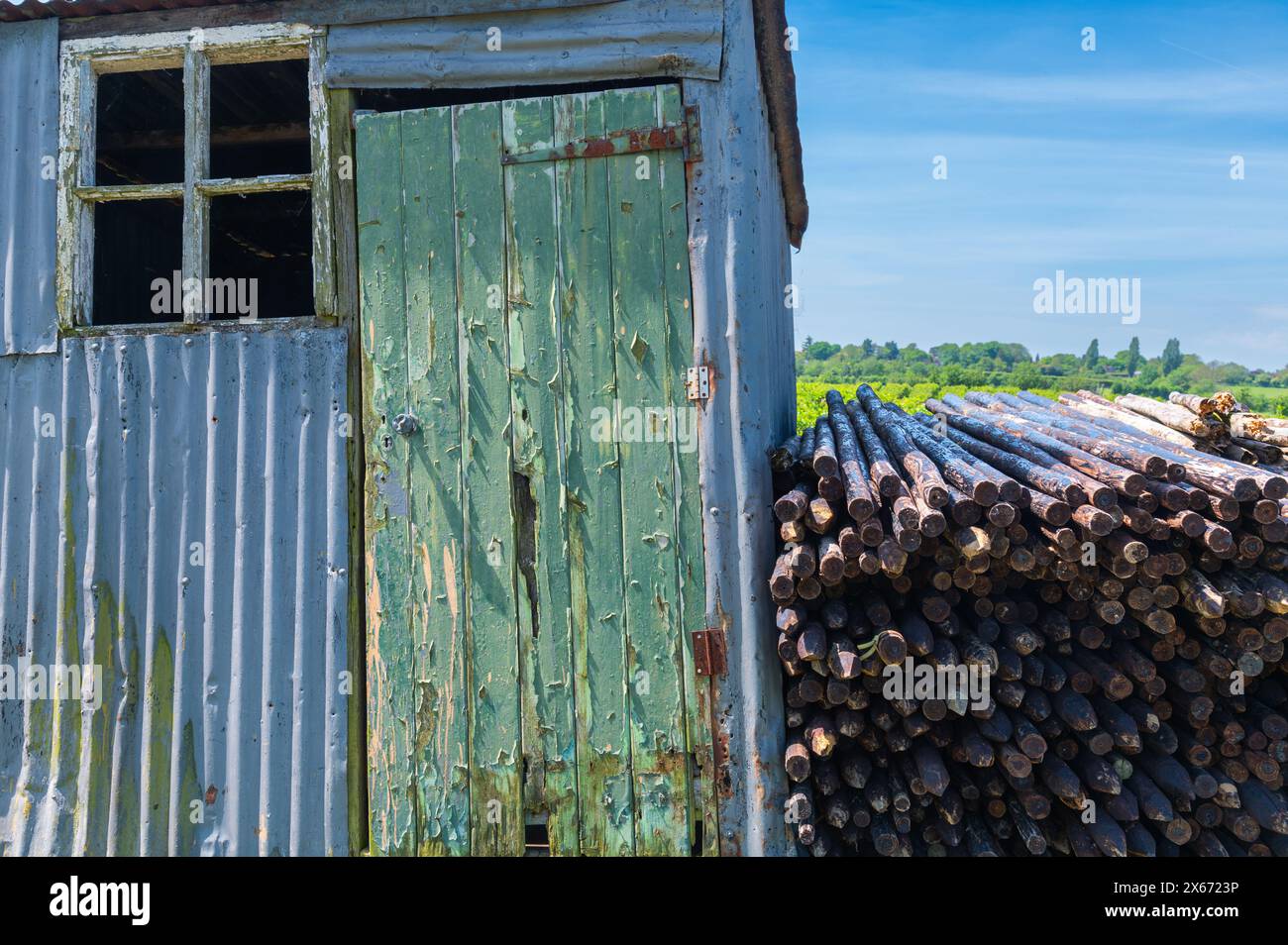 Rotten shed hi-res stock photography and images - Alamy