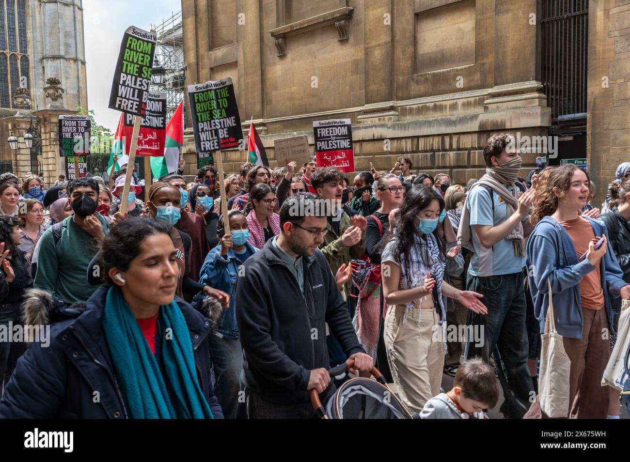Cambridge, UK. 7th May, 2024. Students march holding Palestinian flags ...