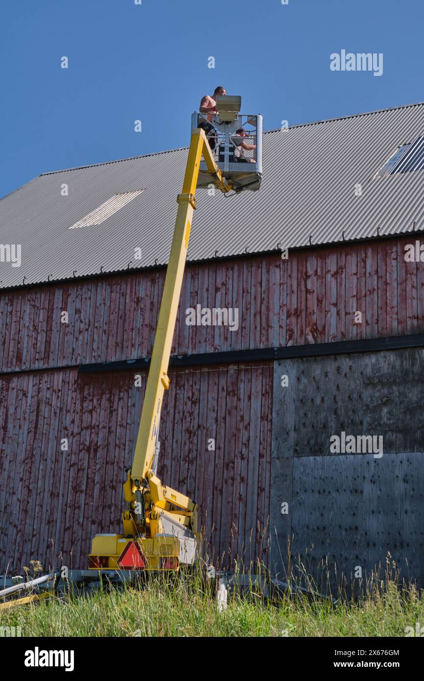 Articulated man lift hi-res stock photography and images - Alamy