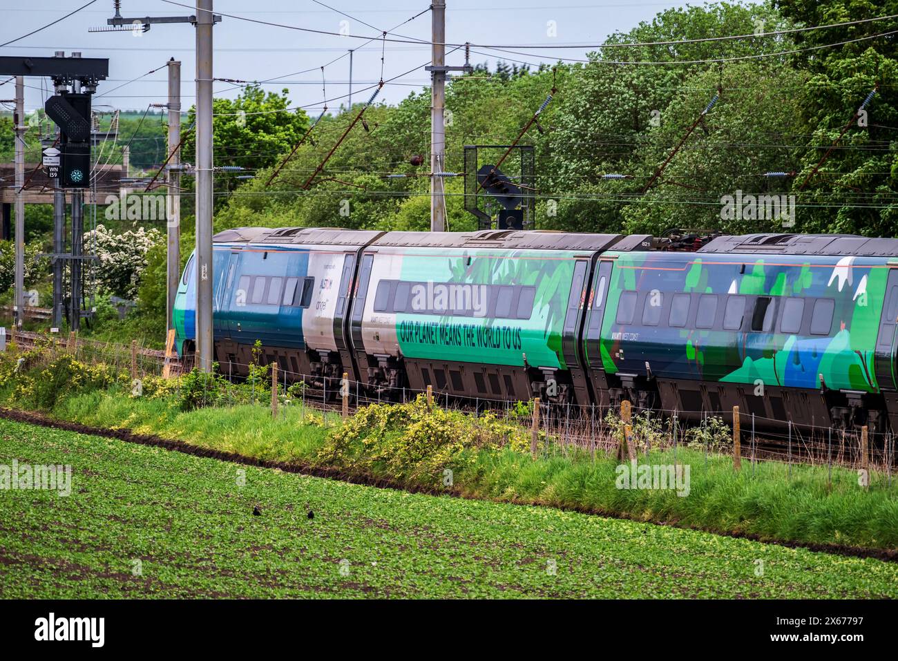 Avanti Cilamte Change Pendolino at Winwick West Coast main line Stock ...