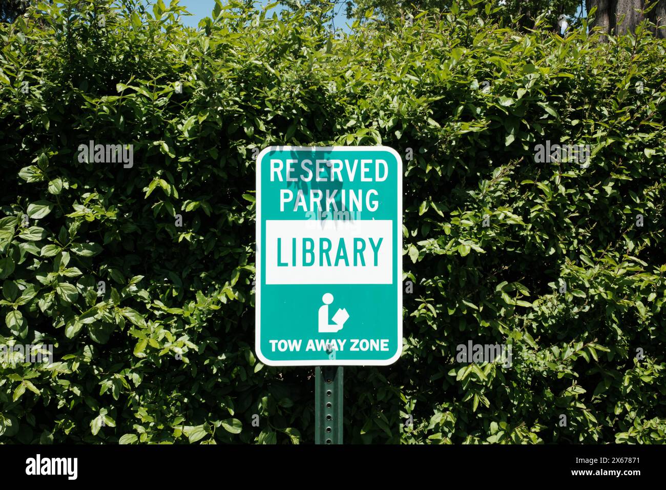 Public library sign hi-res stock photography and images - Alamy