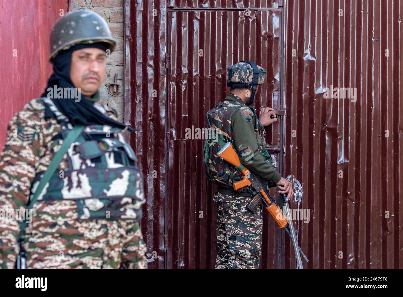 Srinagar, India. 13th May, 2024. Indian paramilitary troopers stand ...
