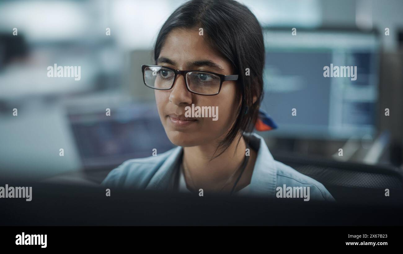 Beautiful indian woman programmer hi-res stock photography and images ...