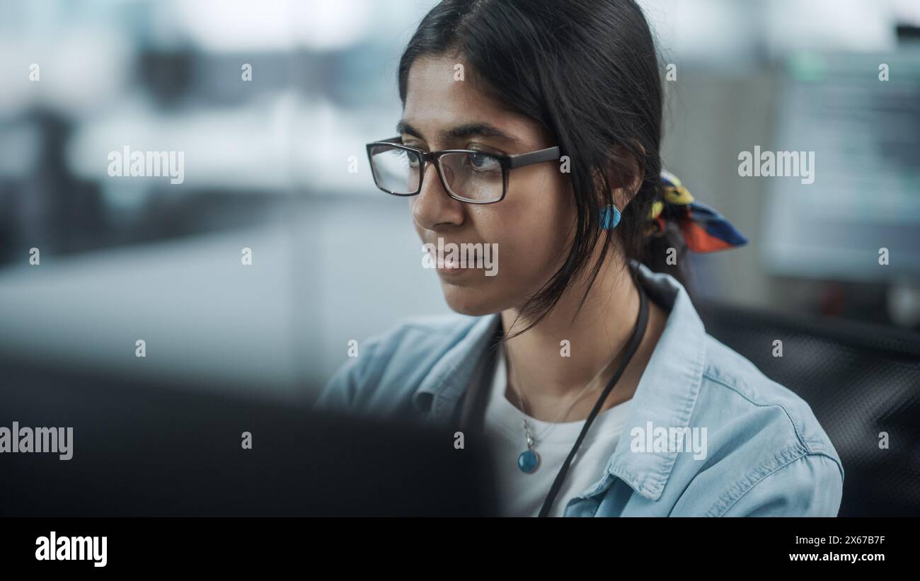 Beautiful indian woman programmer hi-res stock photography and images ...