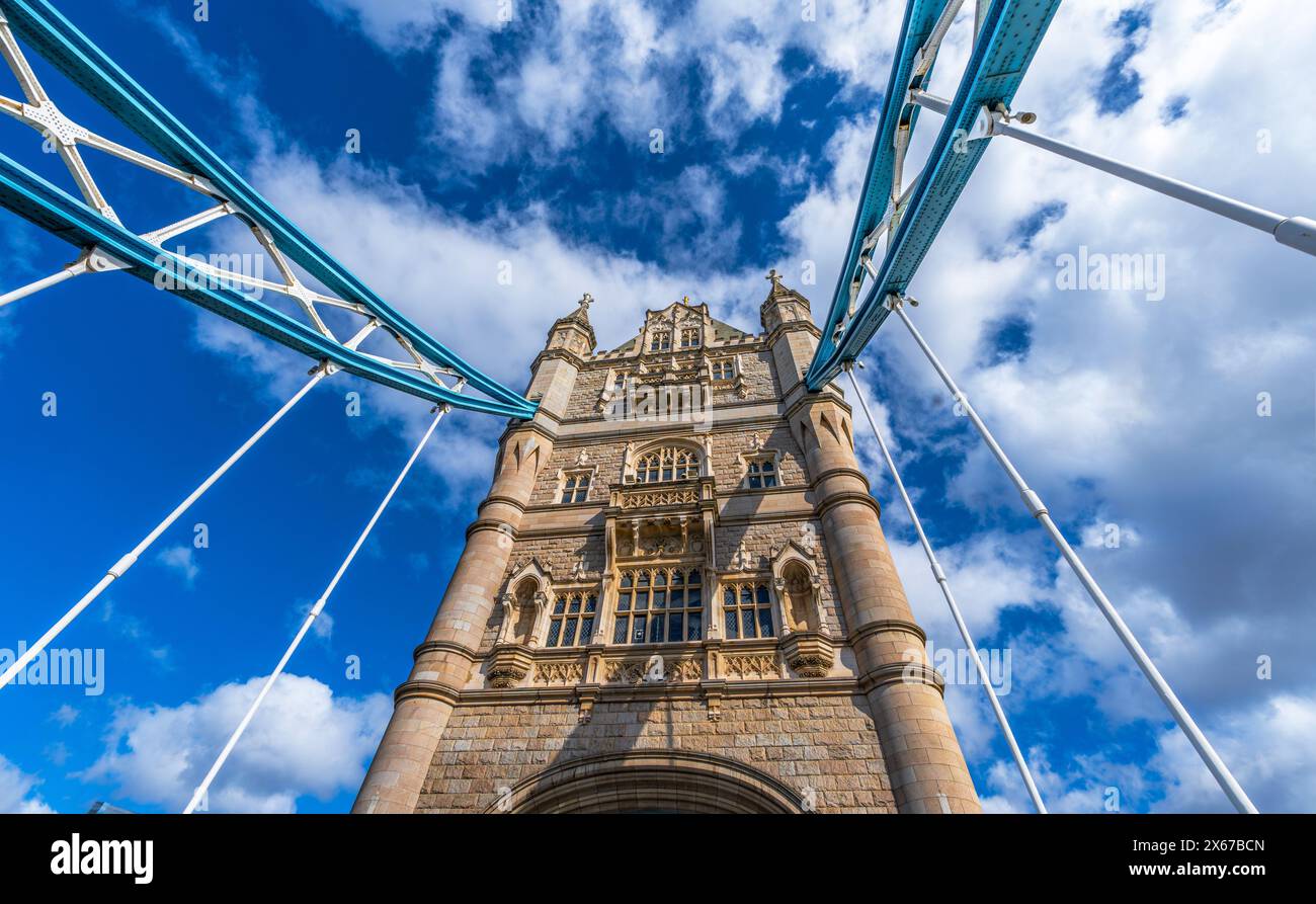 View from below in perspective and nadir plane of London's Tower Bridge ...