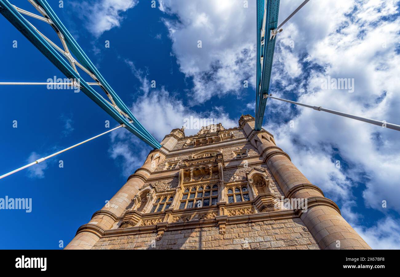 View from below in perspective and nadir plane of London's Tower Bridge ...