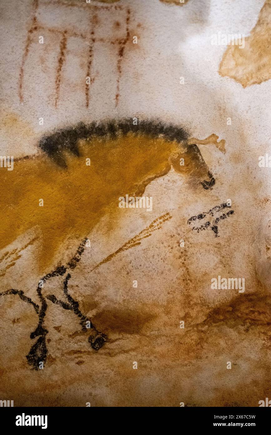 Sightseeing tour of Lascaux IV, the last complete replica of the ...