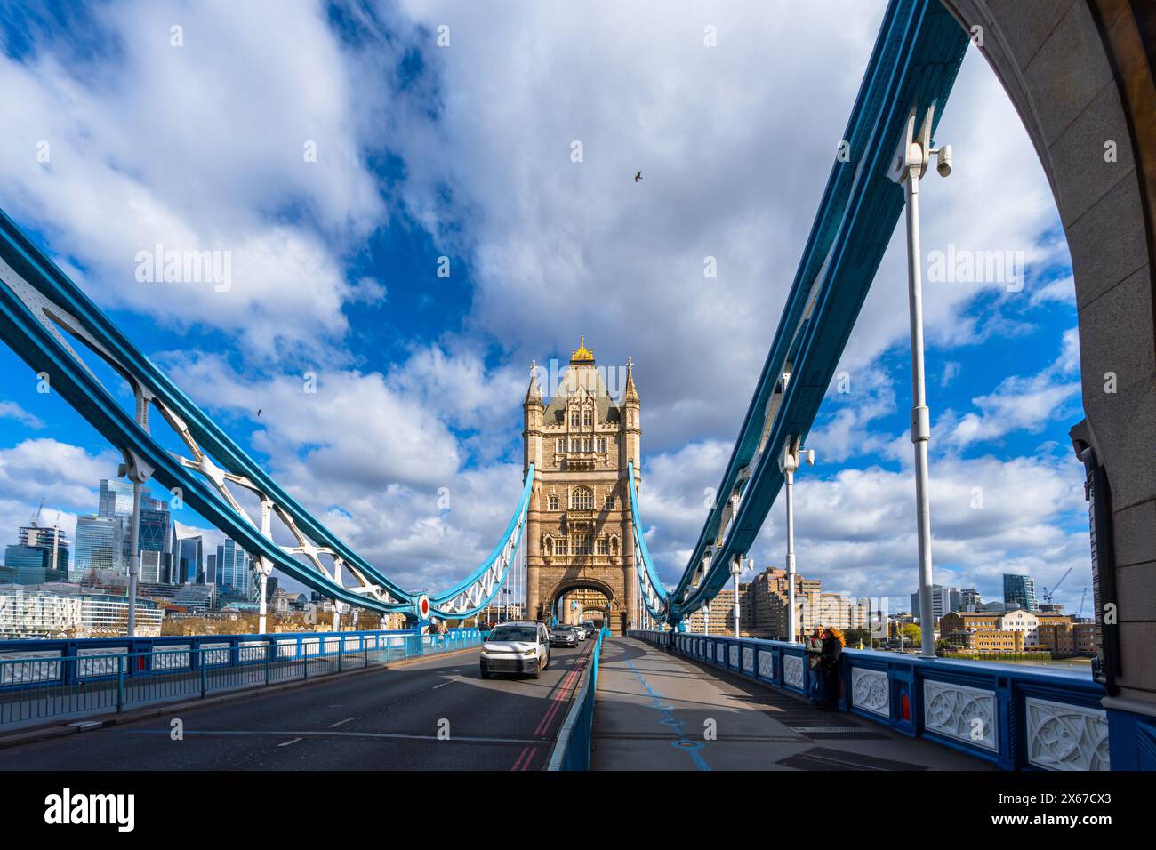 Two friends talking leaning on the fence of the inner promenade of ...