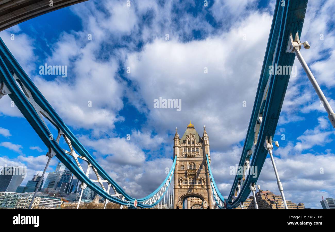 Anchor bridge iron cables hi-res stock photography and images - Alamy