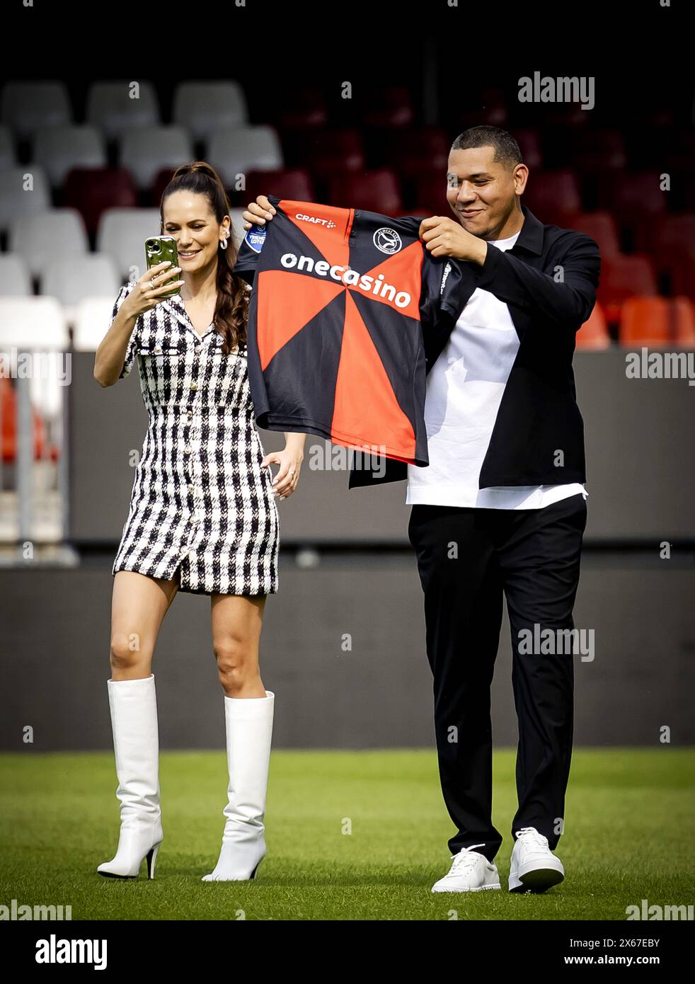 ALMERE - Hedwiges Maduro walks across the field with his girlfriend ...