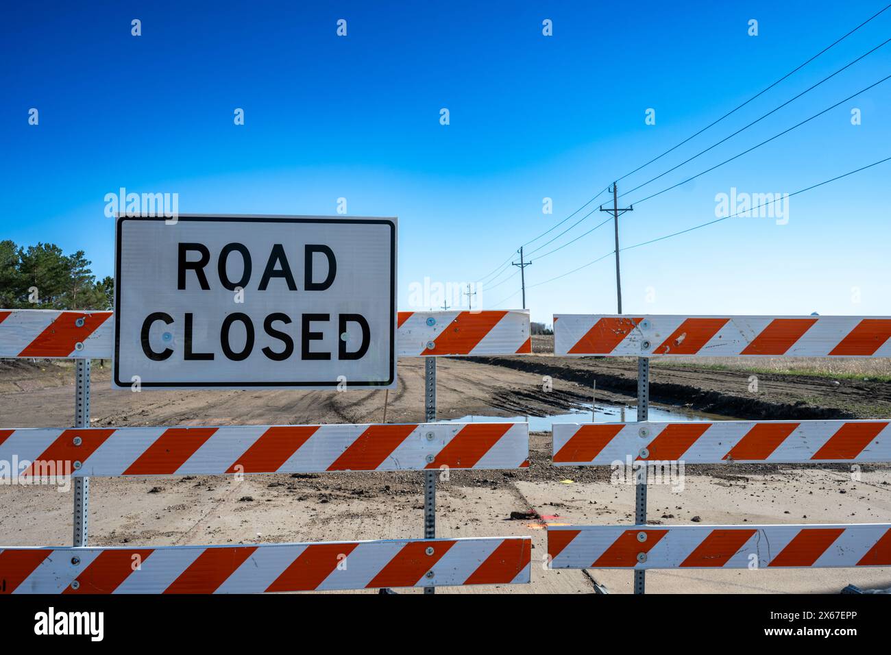 Road Closed Sign on Dirt Road Stock Photo - Alamy
