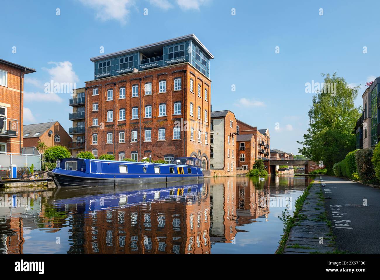 Images of the Birmingham Worcester Canal near the Diglis Basin in the ...