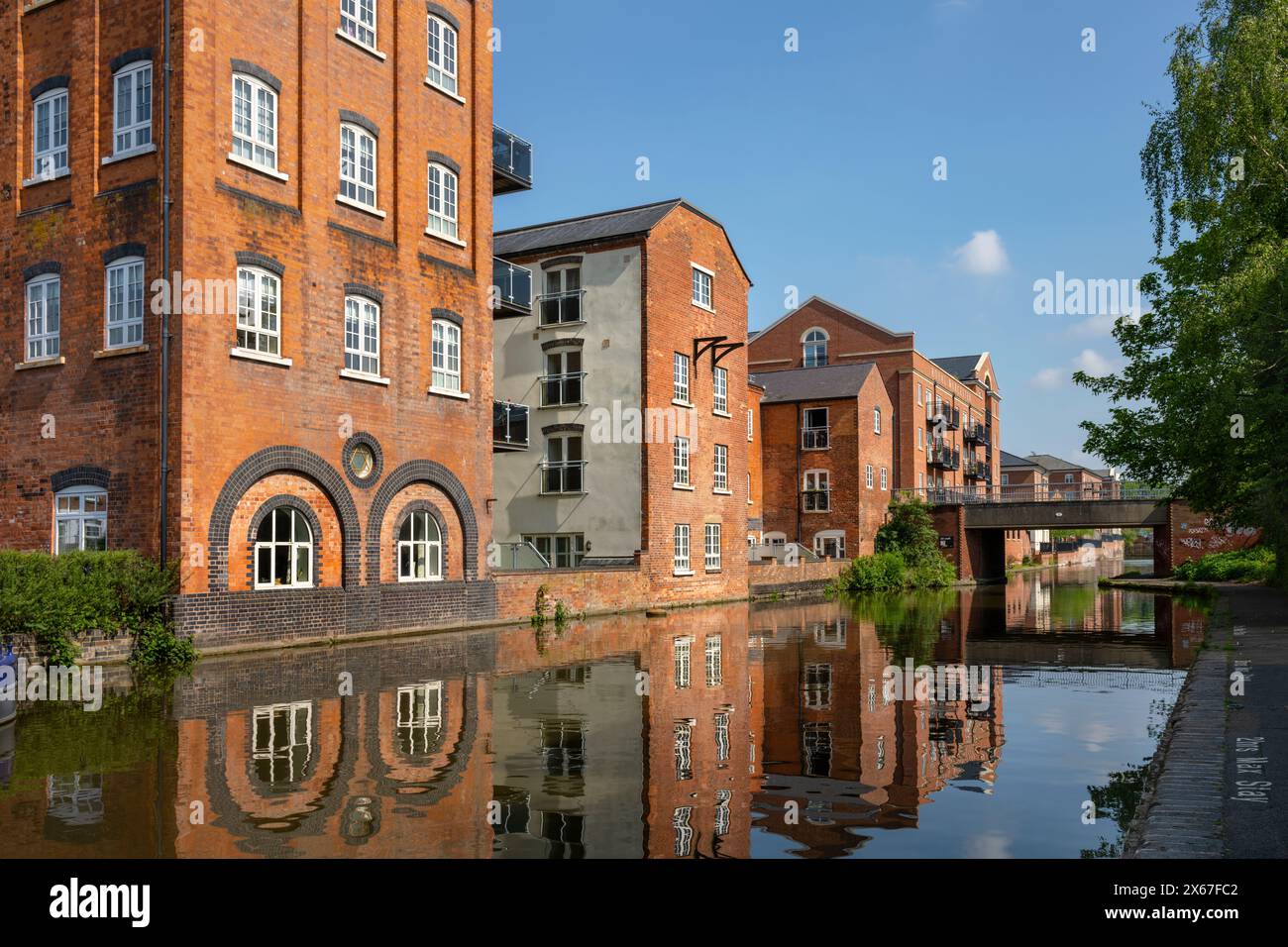 Images of the Birmingham Worcester Canal near the Diglis Basin in the ...
