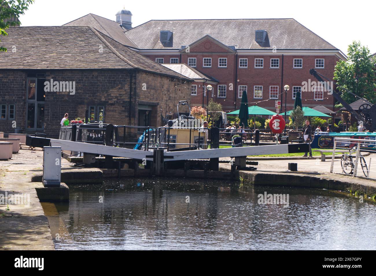 Lock Gates, Granary Wharf, Leeds, Yorkshire Stock Photo - Alamy